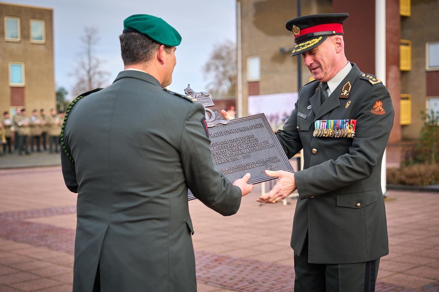Bronzen Schild voor 104 Commmandotroepencompagnie - Commandovrienden